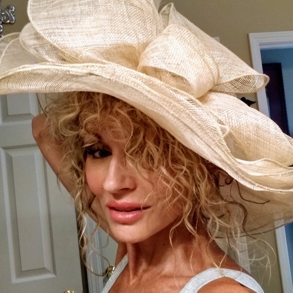 Beautiful Natural Fiber Sun Hat - Gem
